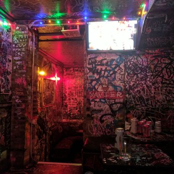 Clockwork Bar - 55 Photos & 74 Reviews - Dive Bars - 21 Essex St, Lower ...