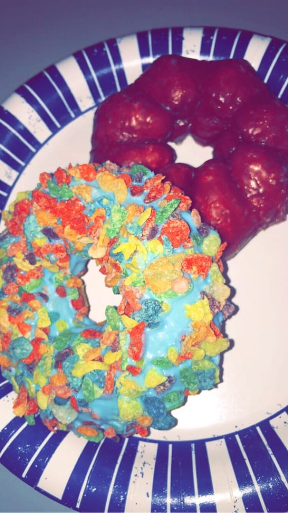 Avon Donuts Inc - 60 Photos & 64 Reviews - Donuts - 45324 Woodward Ave ...