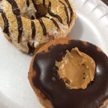 Buckeye Donuts - 152 Photos & 195 Reviews - Donuts - 1998 N High St ...