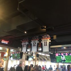 Hooters - 20 Photos & 32 Reviews - American (New) - 291 Boston Tpke ...