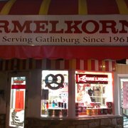 Karmelkorn Shop - 18 Photos & 19 Reviews - Candy Stores - 647 Pkwy ...
