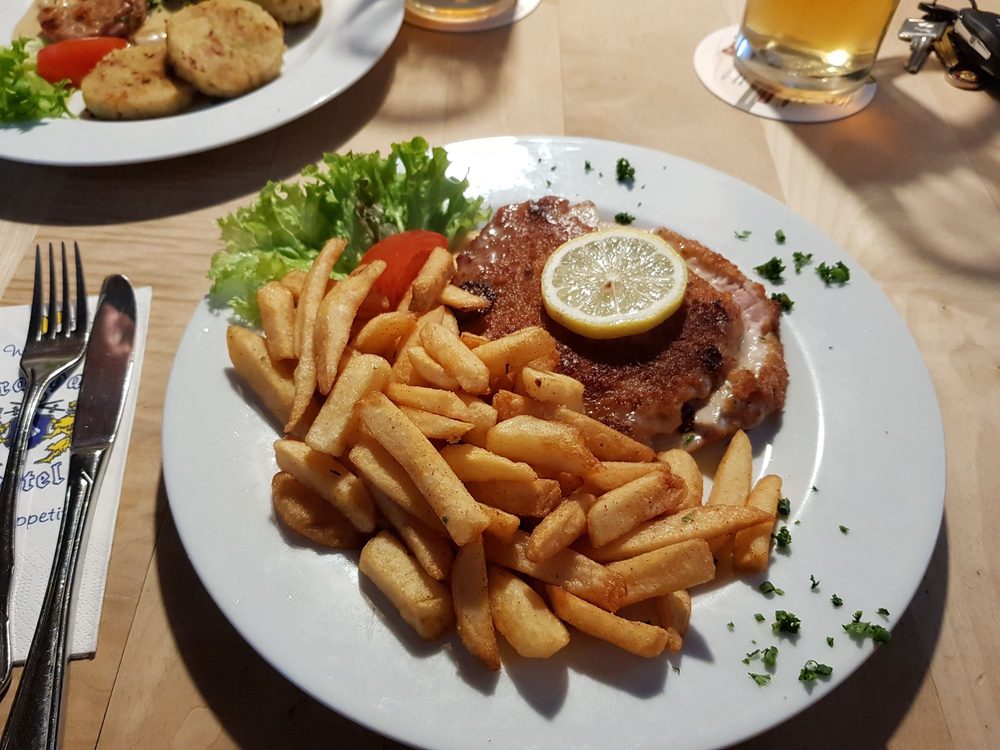 Brauhaus Castel - 95 Photos & 91 Reviews - Beer Garden - Otto-Suhr-Ring ...