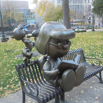The Peanuts Gang Statues - 21 Photos - Landmarks & Historical Buildings ...