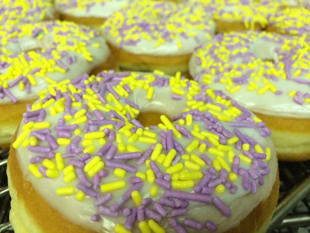Happy Donuts - 29 Photos & 103 Reviews - Donuts - 305 2nd St NE ...