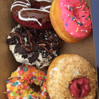 Hurts Donuts - 197 Photos & 103 Reviews - Donuts - 129 N 10th St ...
