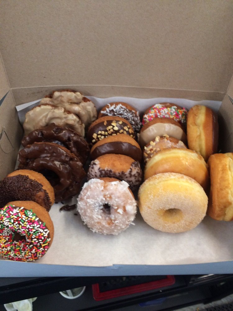 Donut Den - 31 Reviews - Bakeries - 2482 De La Cruz Blvd, North San ...