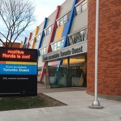École secondaire Toronto Ouest - Junior High & High Schools - 330 ...