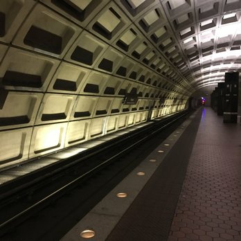 Rosslyn Metro Station - 46 Photos & 65 Reviews - Metro Stations - 1850 ...