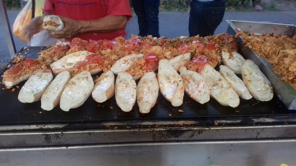 Lonches Calientes Nacho Veliz - Fast Food - Av. Cristobal Colón 658 ...