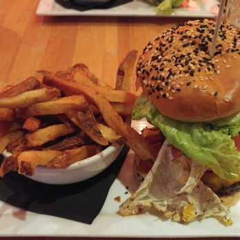 Burger Bar Crescent - 334 Photos & 288 Reviews - Burgers - 1465 Rue ...