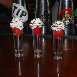 Papijoe Shots & Burgers - 33 Photos - Pubs - Calle del Mercardo 9, San ...