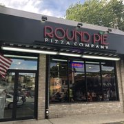 Round Pie Pizza Company - 21 Photos & 41 Reviews - Pizza - 1957 Victory ...