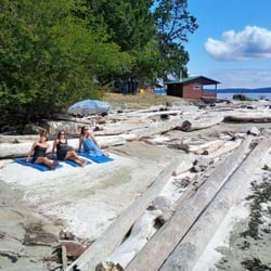 Yellow Point Lodge - 20 Photos - Hotels - 3700 Yellow Point Road ...