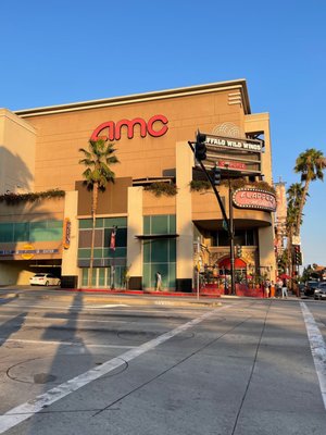 The Batman Statue, 109 E Palm Ave, # Amc, Burbank, CA - MapQuest