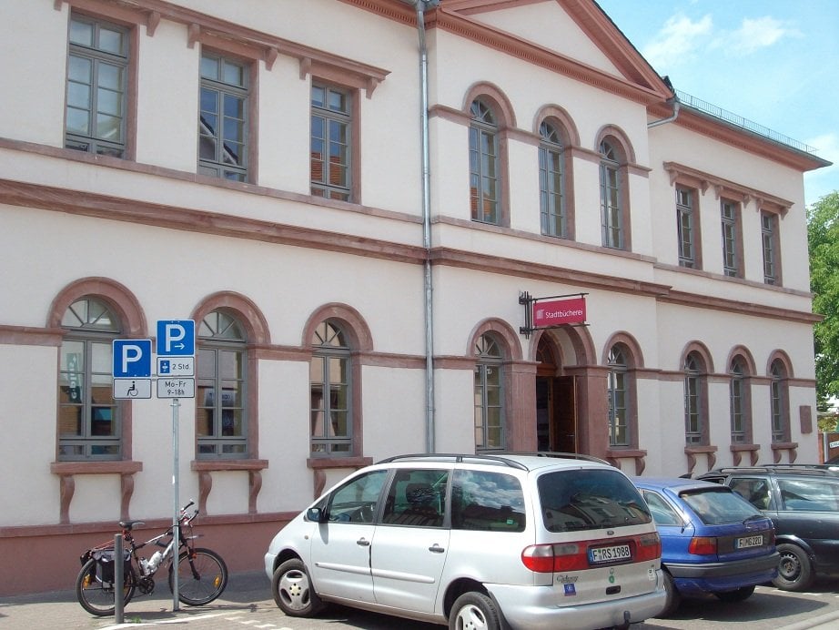Stadtteilbibliothek Schwanheim - Libraries - Alt-Schwanheim 6 ...