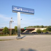 Lindt Chocolate Shop - Candy Stores - 3 Portsmouth Avenue, Stratham, NH ...