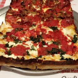 Cloverleaf Pizza - 13 Photos & 20 Reviews - Pizza - 15670 E 13 Mile Rd ...