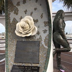 Selena Memorial Statue - 62 Photos & 15 Reviews - Landmarks ...