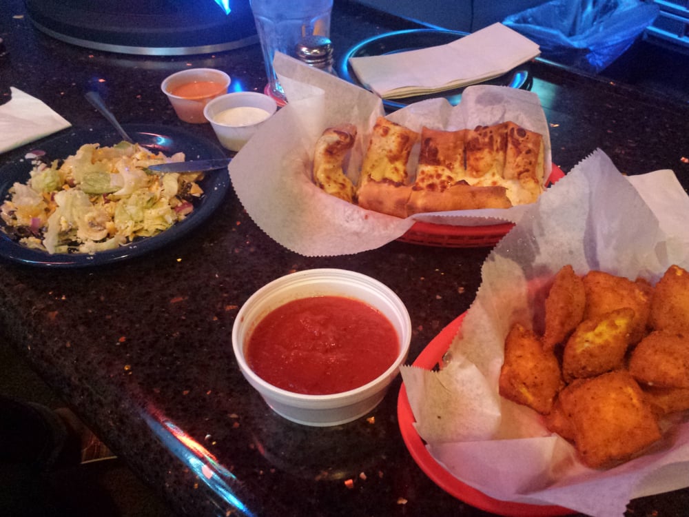 Varsity Sports Cafe & Roman Coin Pizza - 24 Photos & 48 Reviews - Pizza ...