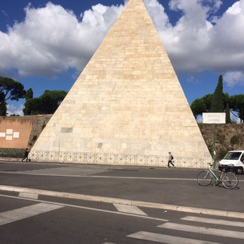 Metro Piramide - Linea B - 15 Photos - Metro Stations - Piazzale ...