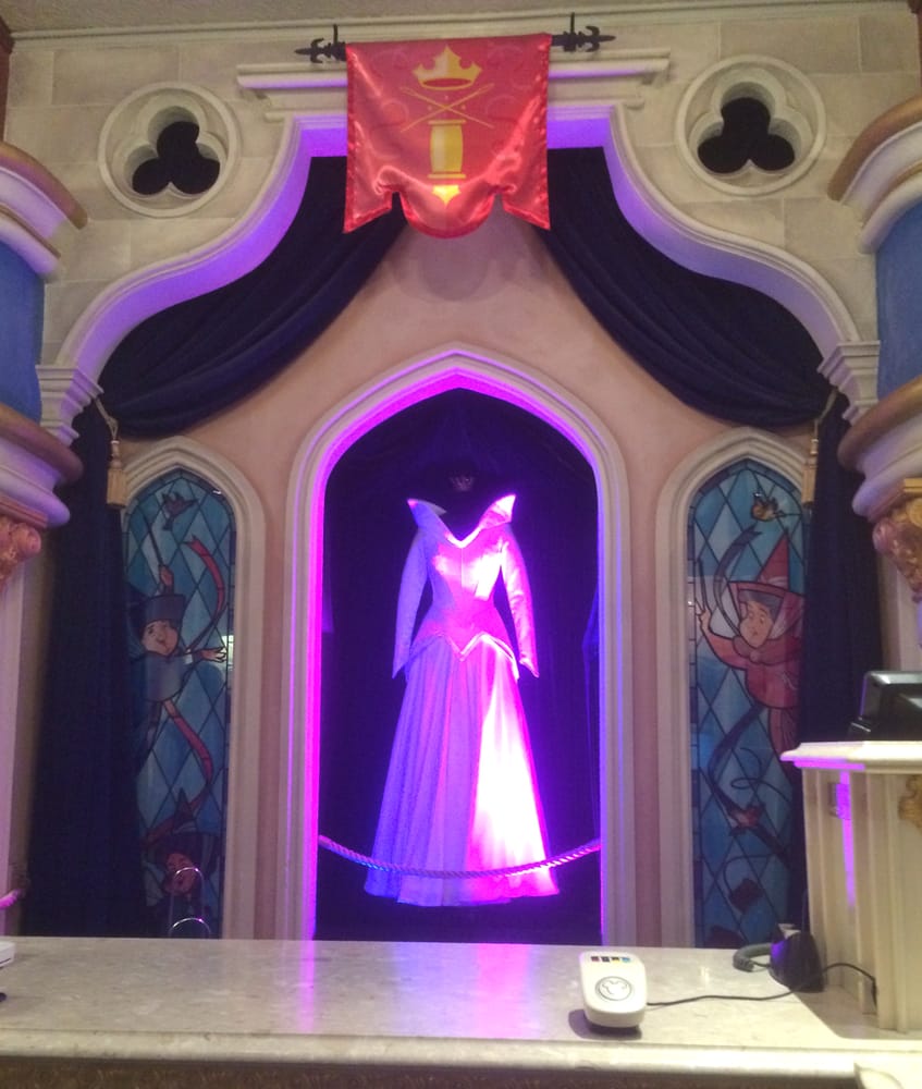 Castle Couture - 18 Photos - Children's Clothing - Fantasyland, Disney ...