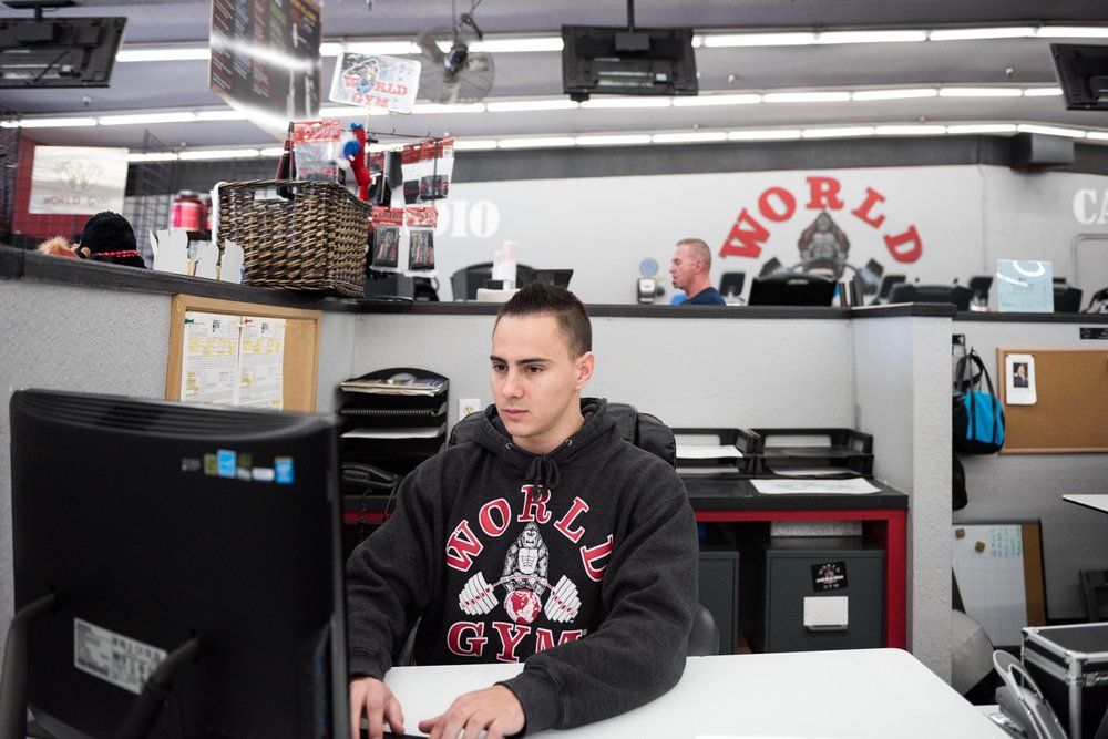 World Gym - Tracy - 56 Photos & 79 Reviews - Gyms - 2340 East St, Tracy ...